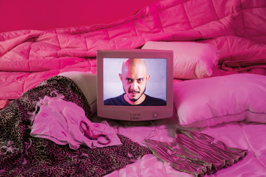 เช็กอินเข้า ‘Motel Mist โรงแรมต่างดาว’ กับ ปราบดา หยุ่น ผู้กำกับหน้า ...