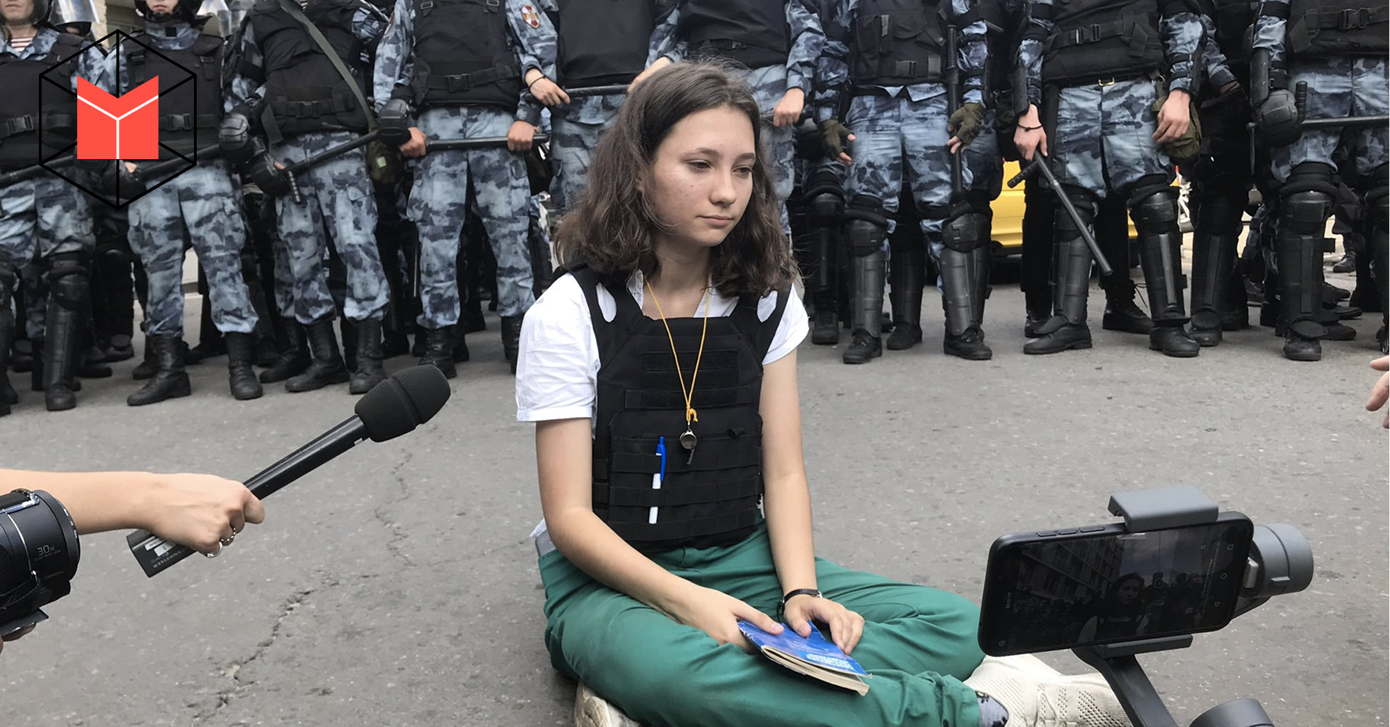 พลังแห่งวัยรุ่น: เด็กรัสเซียอายุ 17 ประท้วงรัฐบาลด้วยการอ่านรัฐธรรมนูญ ...